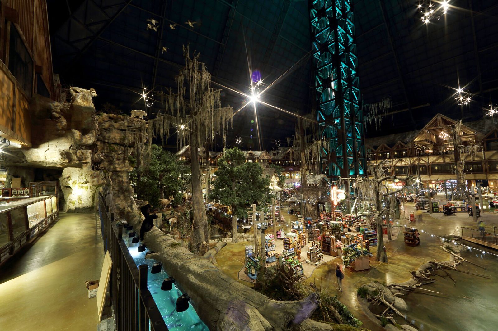 Bass Pro Shops at the Pyramid - Yates Construction